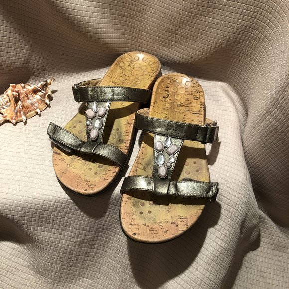 Vionic | Shoes | Vionic Flip Flop Silver Purple Sandals 9 Wide | Poshmark